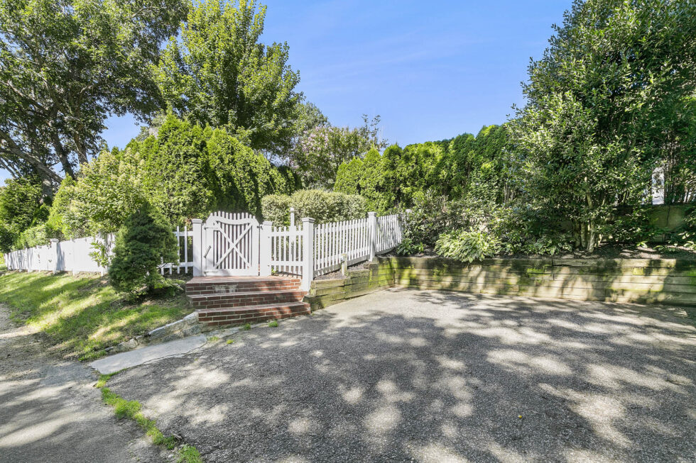 61 Lighthouse Lane, Sag Harbor, NY